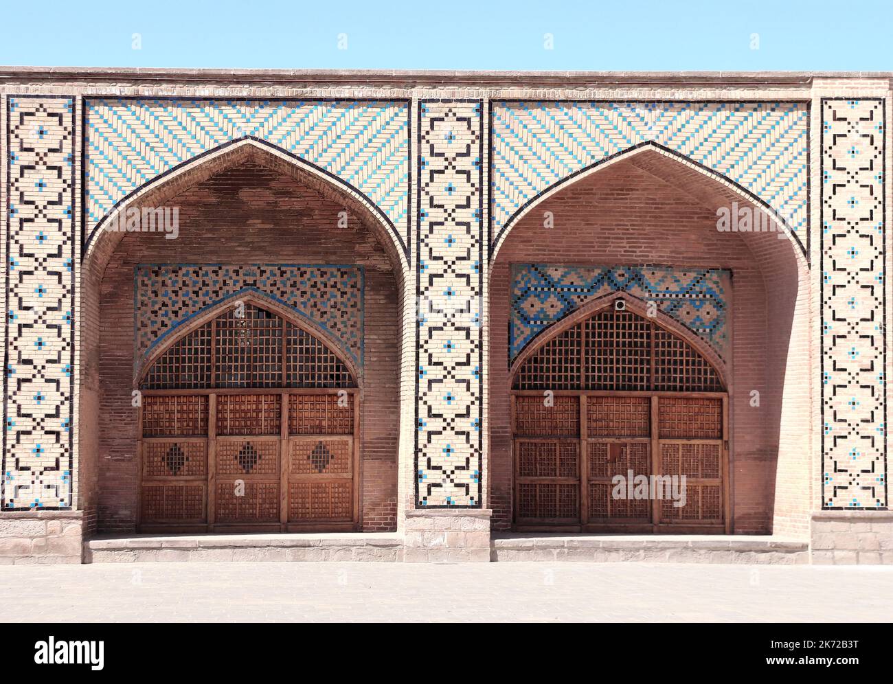 Two arches with traditional persian mosaic, Jameh Mosque (Masjid-e ...