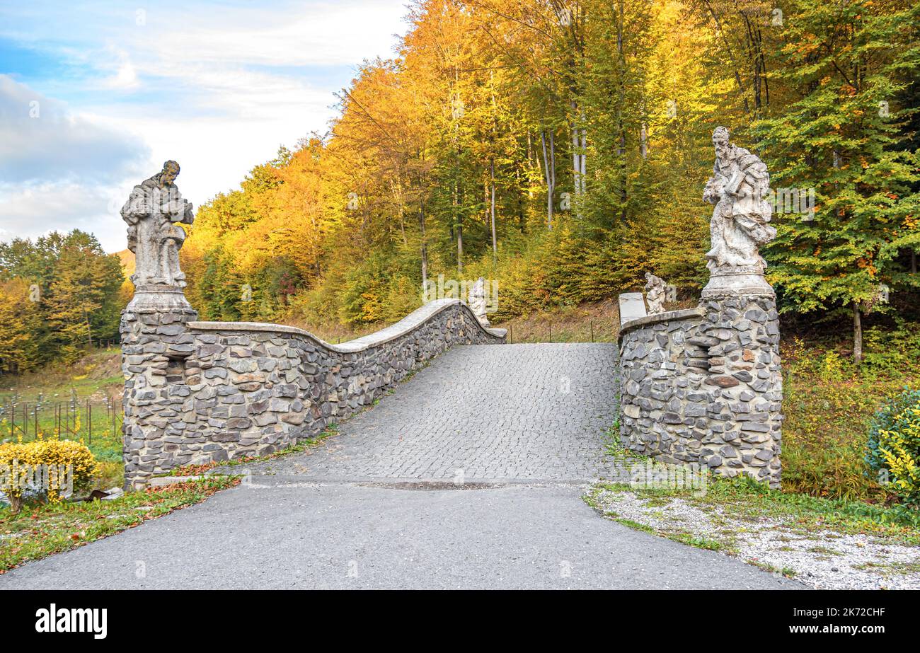 Medieval bridge in the park Stock Photo - Alamy