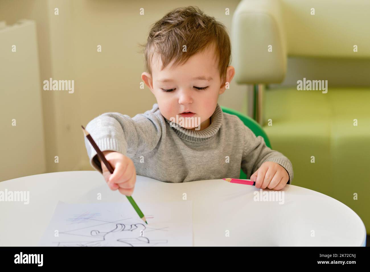 Learns to draw hi-res stock photography and images - Alamy