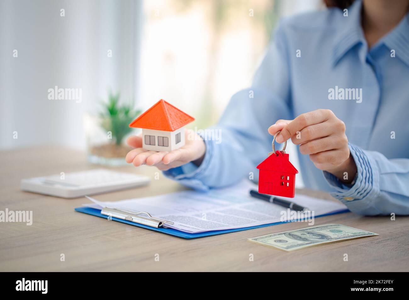 Real estate agent house model hi-res stock photography and images - Alamy