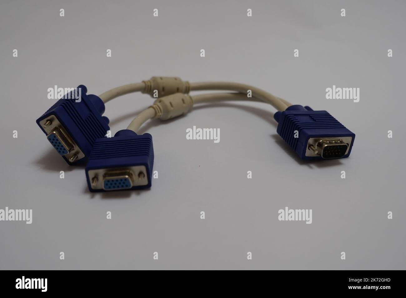 Cable Matters 1ft Full HD 1080P VGA Splitter Cable (VGA Y Cable) for ...