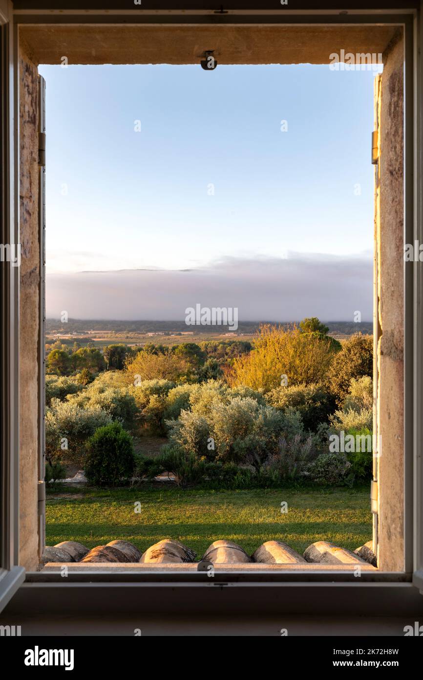 Morning sunrise through a window hi-res stock photography and images ...