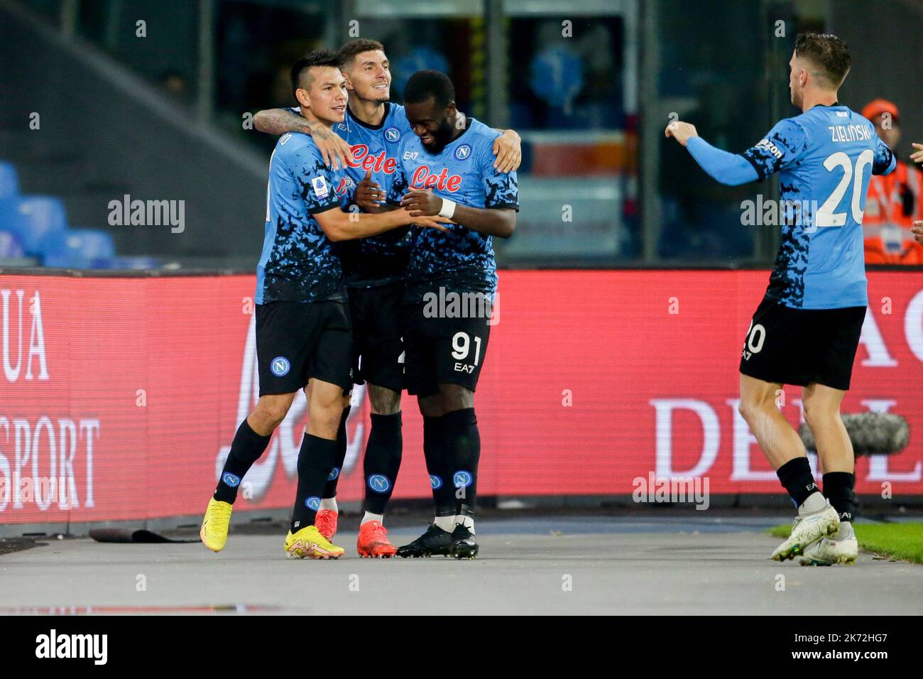 SSC Napoli's Mexican striker Hirving Lozano scores against bologna ...