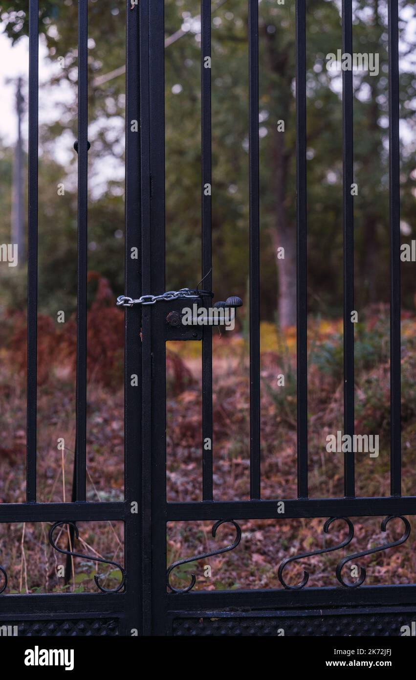 Black wrought iron gates hi-res stock photography and images - Alamy