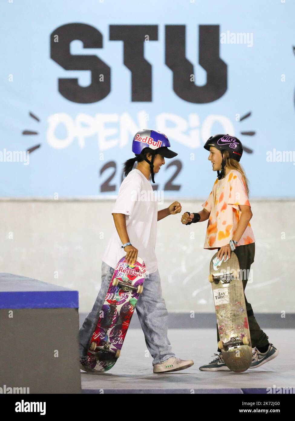 Rio De Janeiro, Brazil. 16th Oct, 2022. Zeng Wenhui (L) of China reacts ...