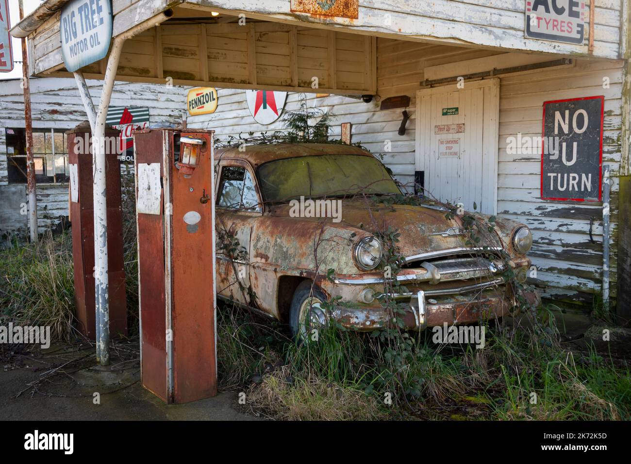 Vintage car in old service station, Ormondville, Tararua District ...