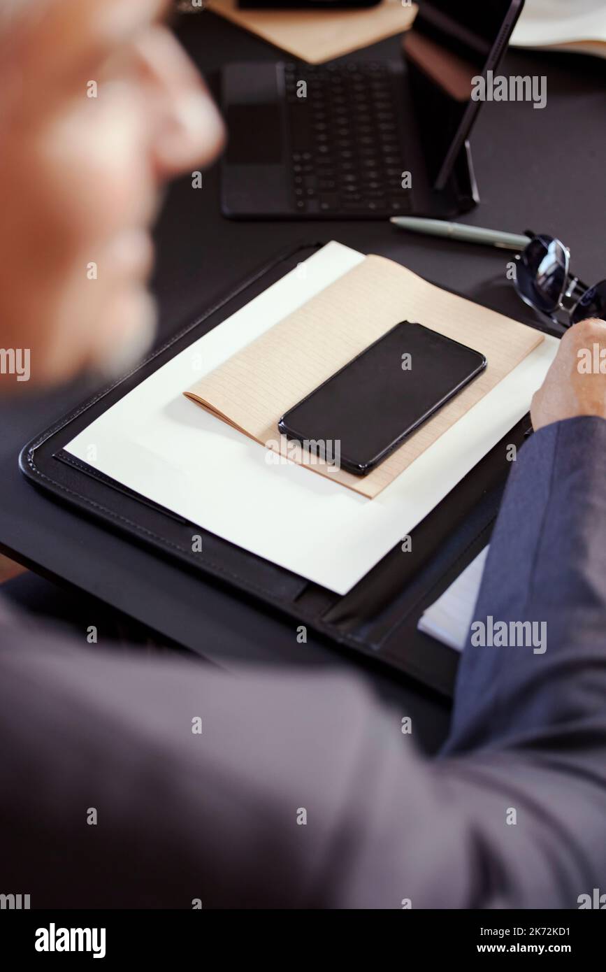 Cell phone on notepad during business meeting Stock Photo - Alamy