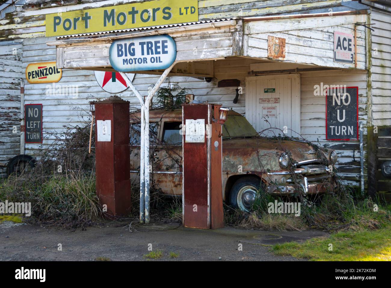 Old petrol station new zealand hi-res stock photography and images - Alamy
