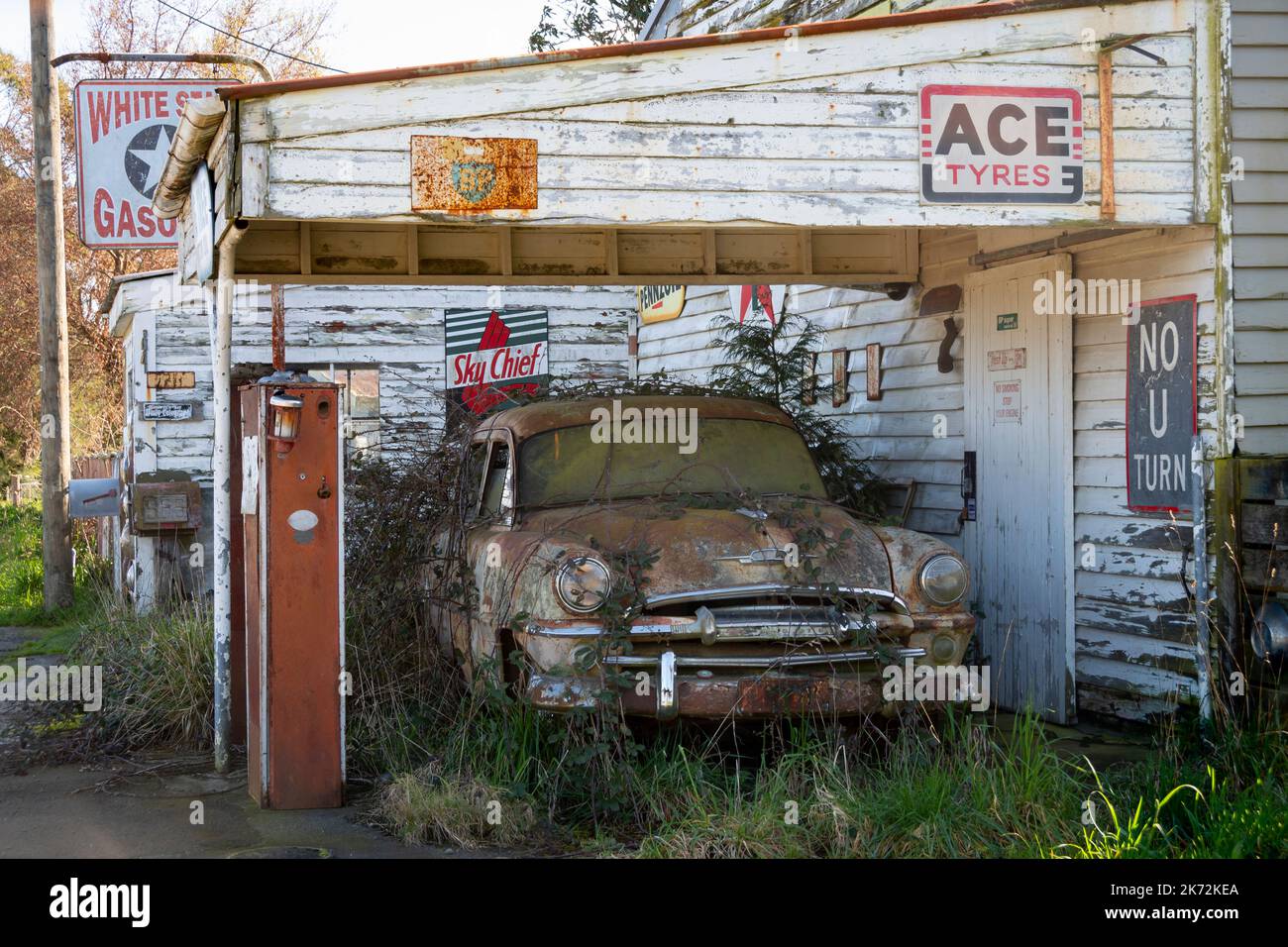 Vintage car in old service station, Ormondville, Tararua District ...