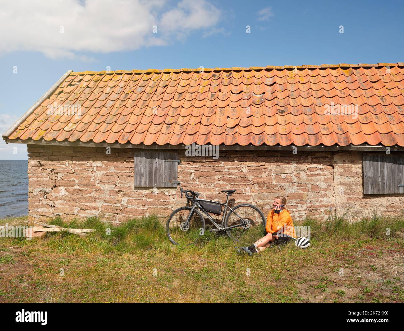 Stone house by the sea hi-res stock photography and images - Alamy