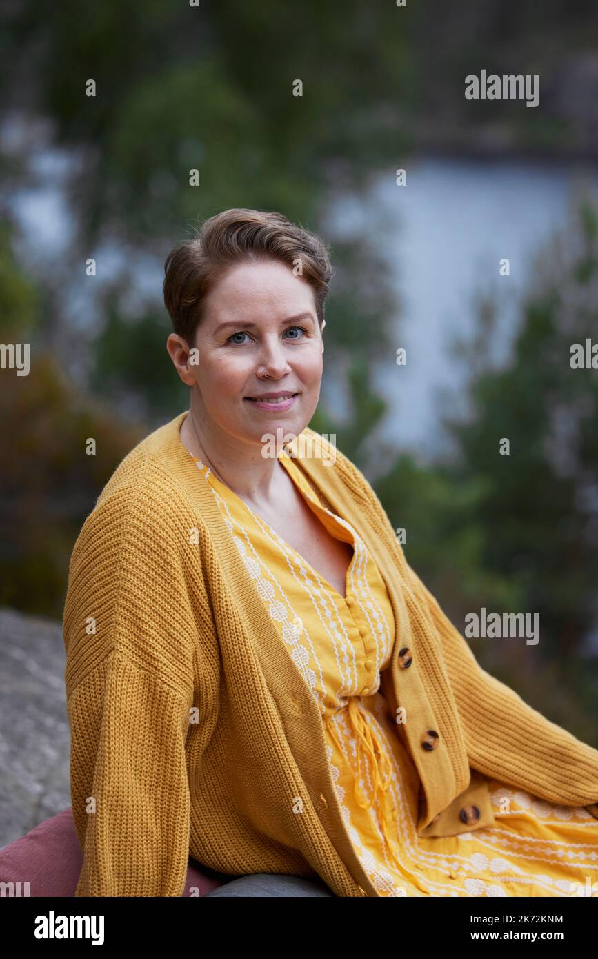 Portrait of smiling woman Stock Photo - Alamy