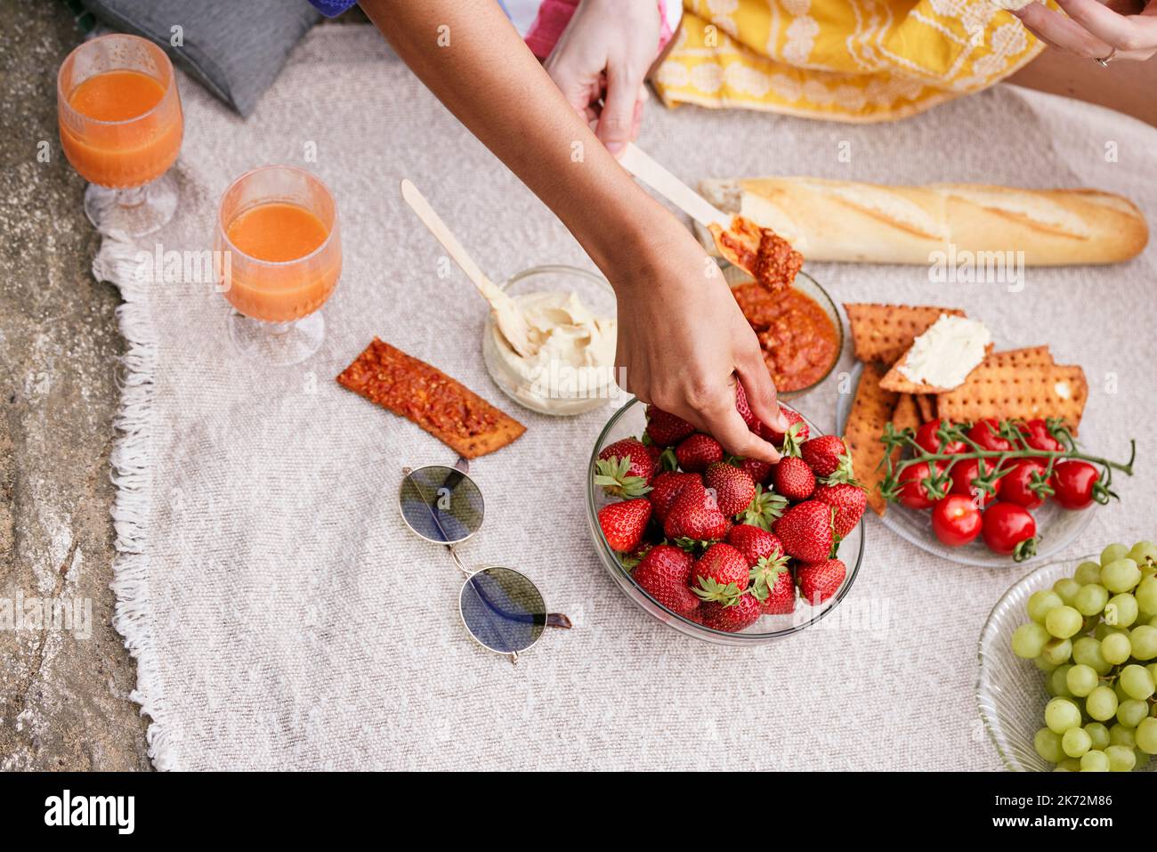 Picnic meals hi-res stock photography and images - Alamy