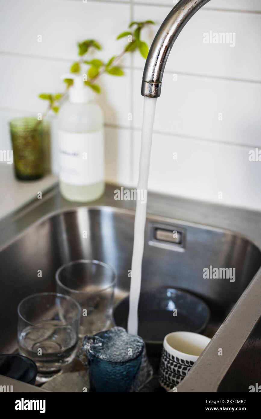 One tap sink hi-res stock photography and images - Alamy