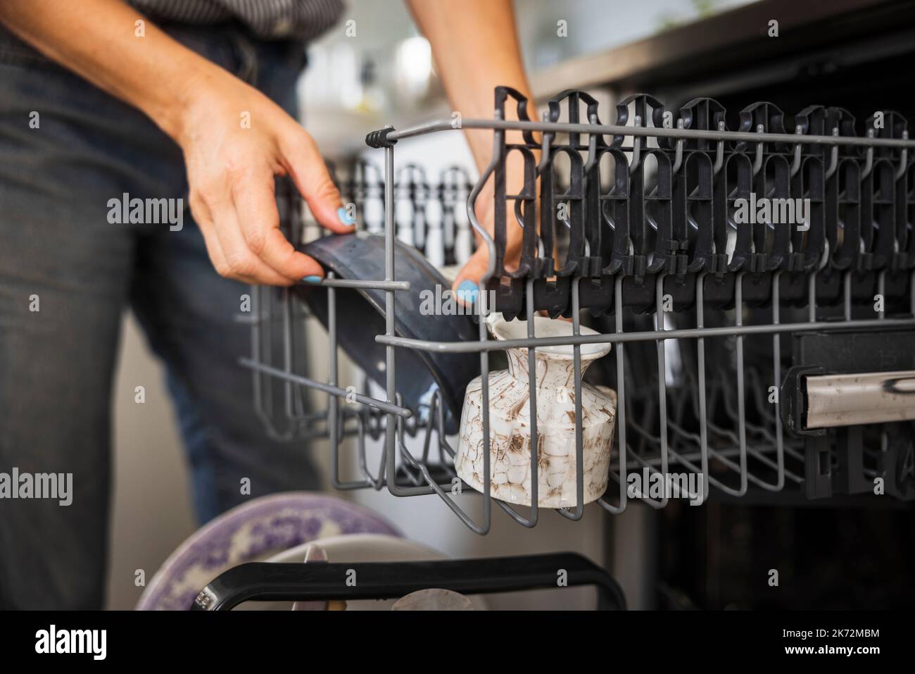 Dishwasher friendly hi-res stock photography and images - Alamy