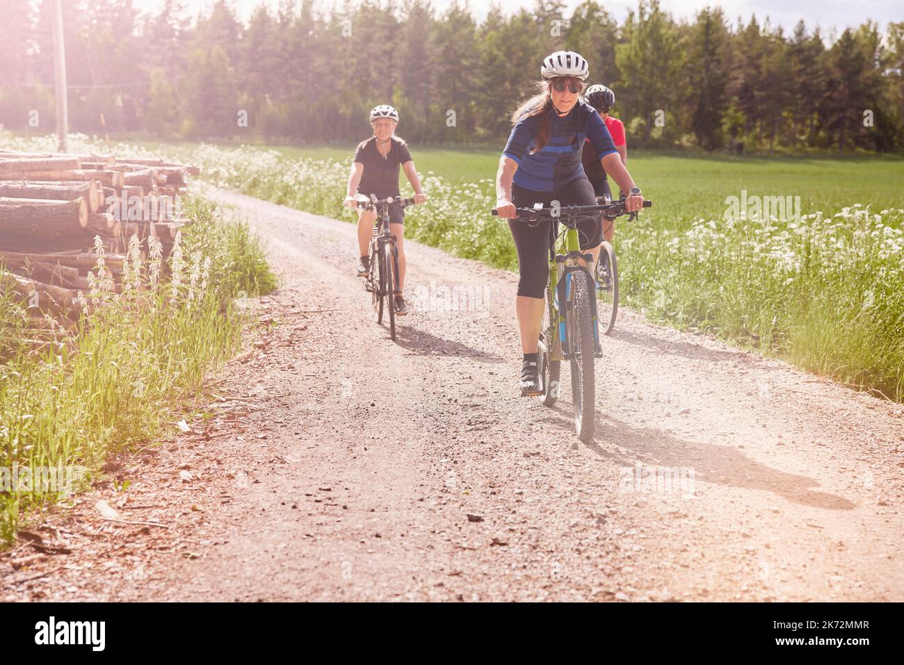 Women track cyclists hi-res stock photography and images - Alamy