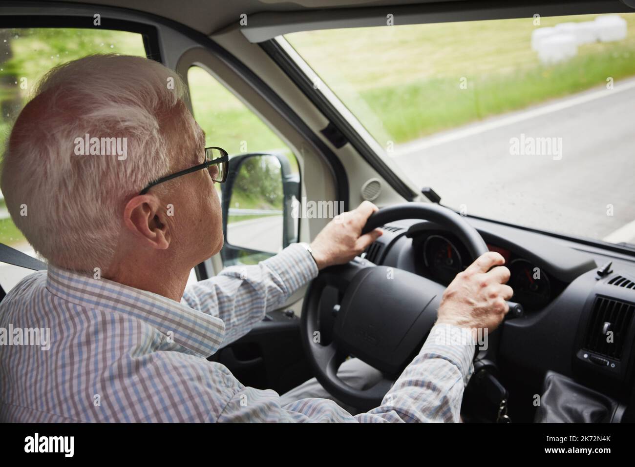 Senior citizen driving car hi-res stock photography and images - Alamy