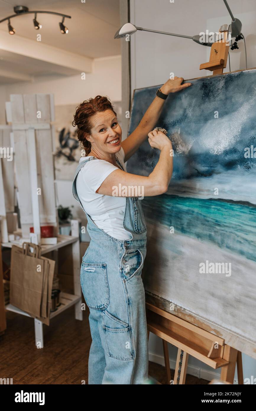 Informal painting hi-res stock photography and images - Alamy