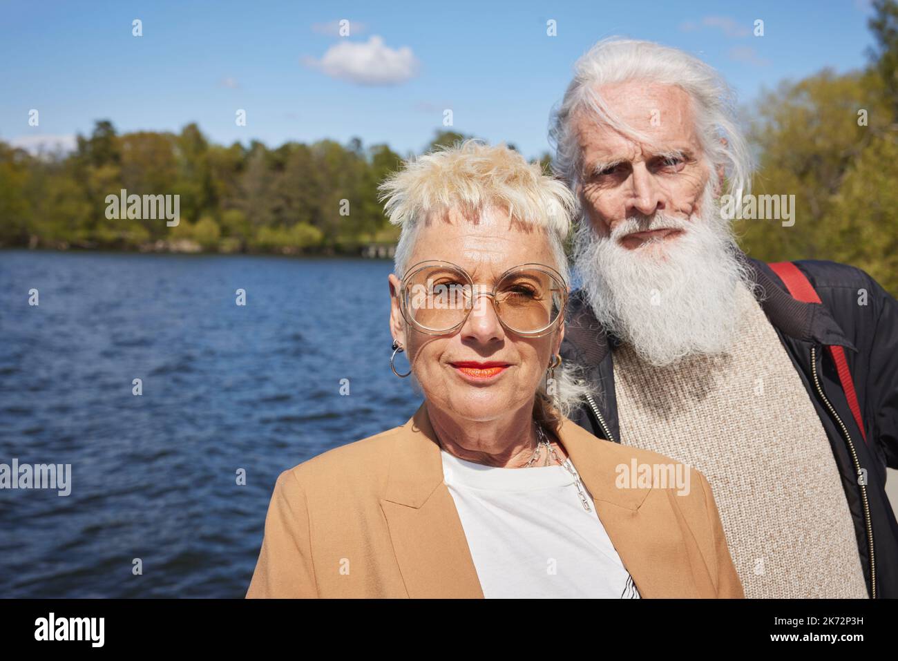 Senior couple posing camera hi-res stock photography and images - Alamy