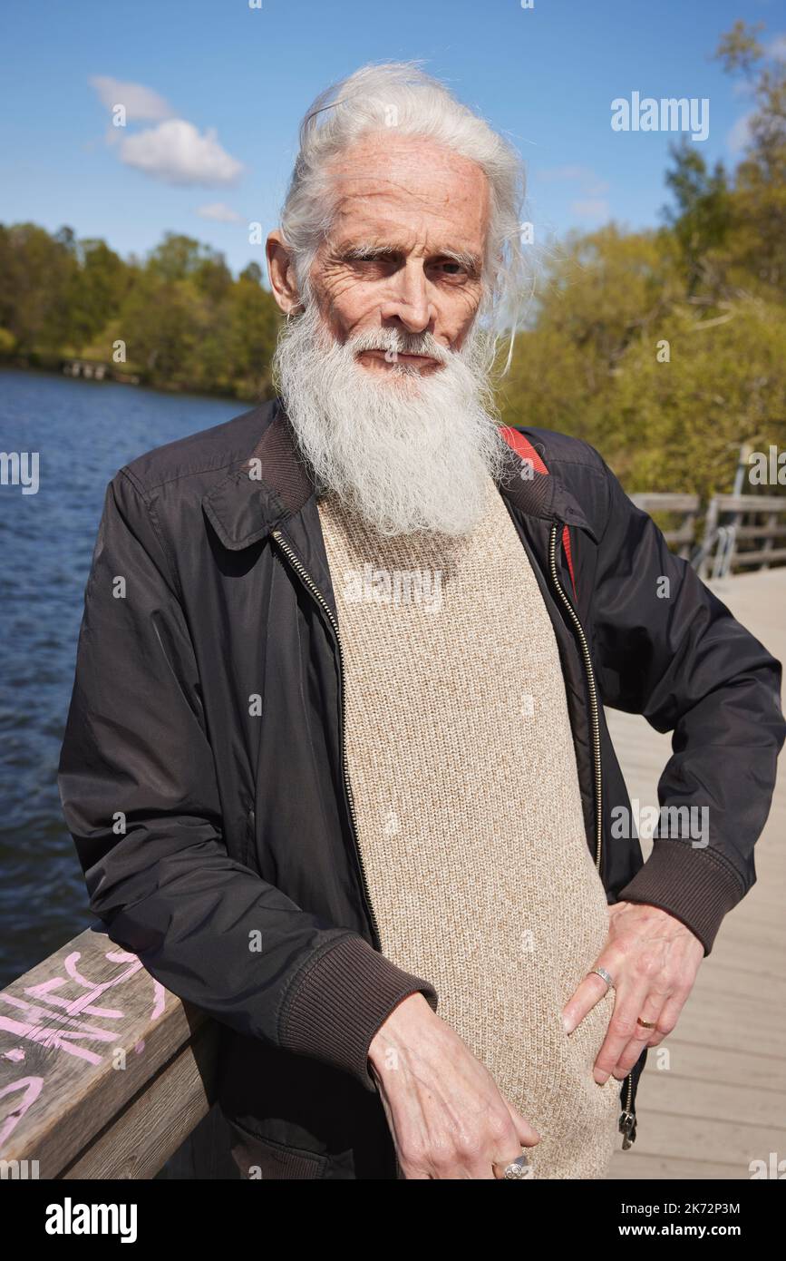 Old and senior citizen hi-res stock photography and images - Alamy