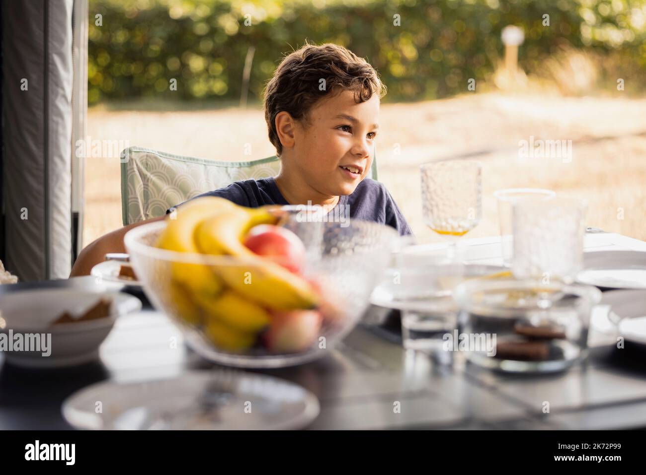 7 9 years sitting picnic table hi-res stock photography and images - Alamy