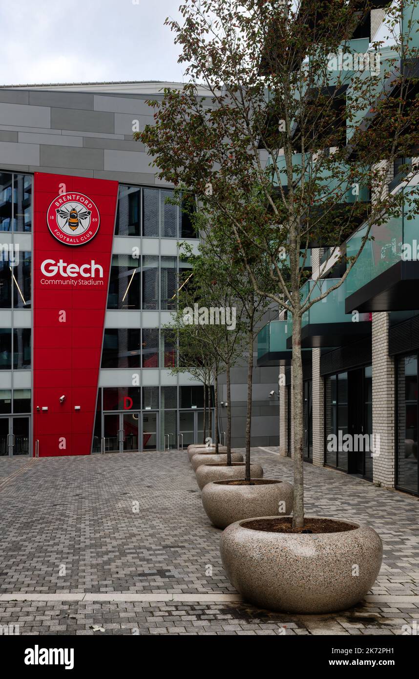Gtech community stadium brentford fc hi-res stock photography and ...