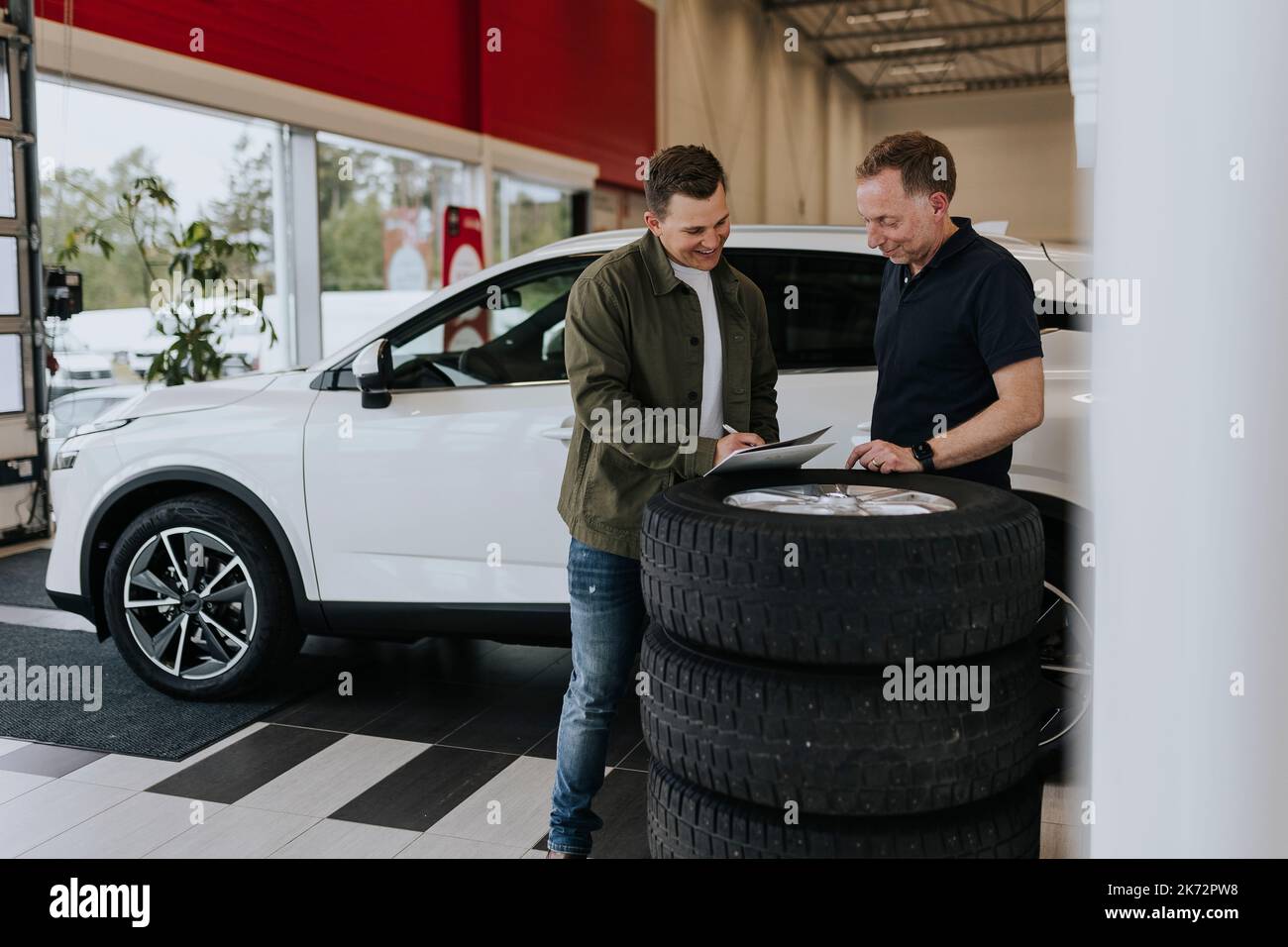 Man signing contract in car dealership Stock Photo - Alamy