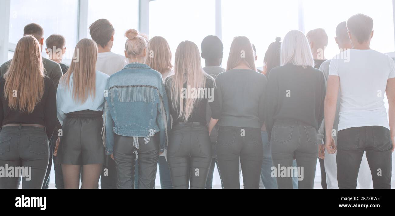 group of casual young people looking forward Stock Photo - Alamy