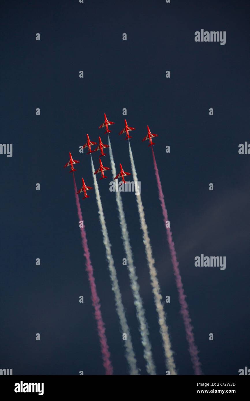 Air arrows hi-res stock photography and images - Alamy