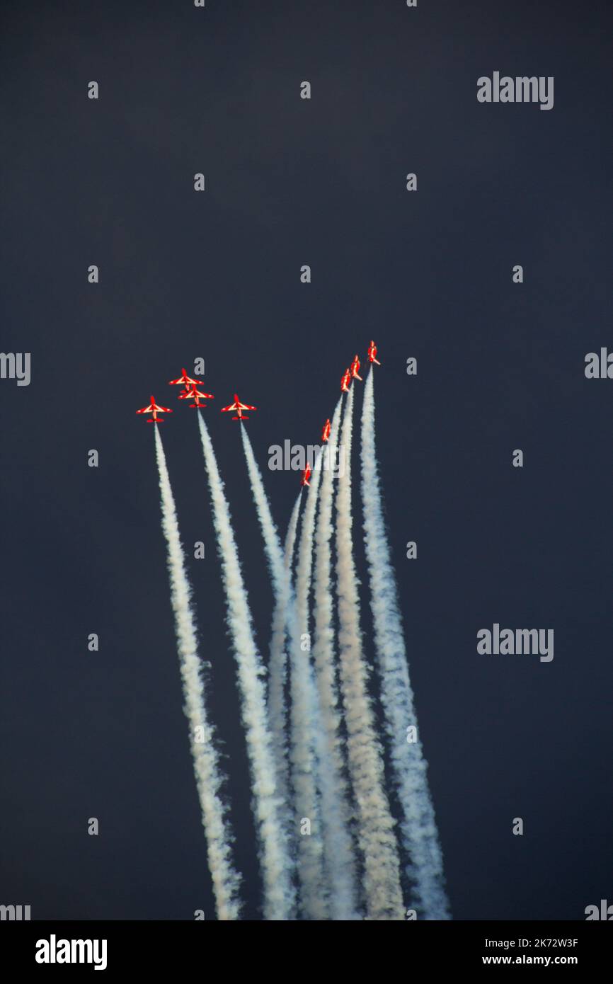 Air arrows hi-res stock photography and images - Alamy