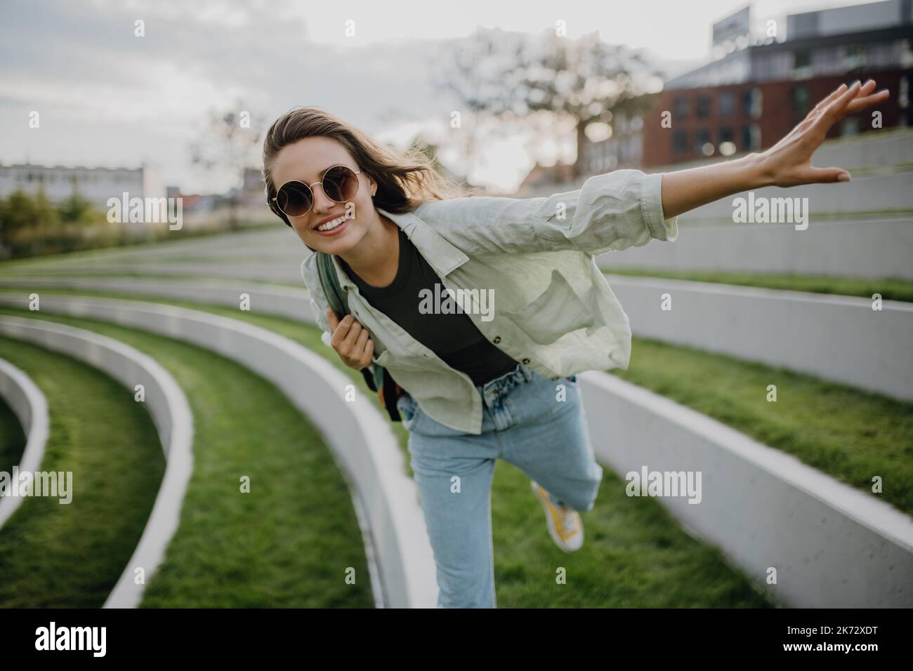 Walking pose hi-res stock photography and images - Alamy