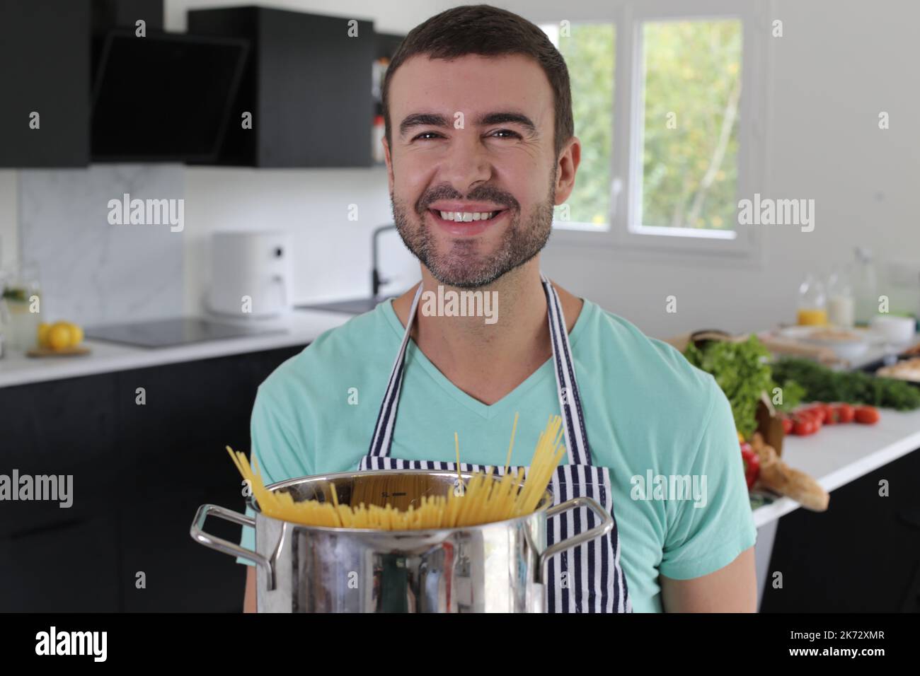 Good cooking pot hi-res stock photography and images - Alamy