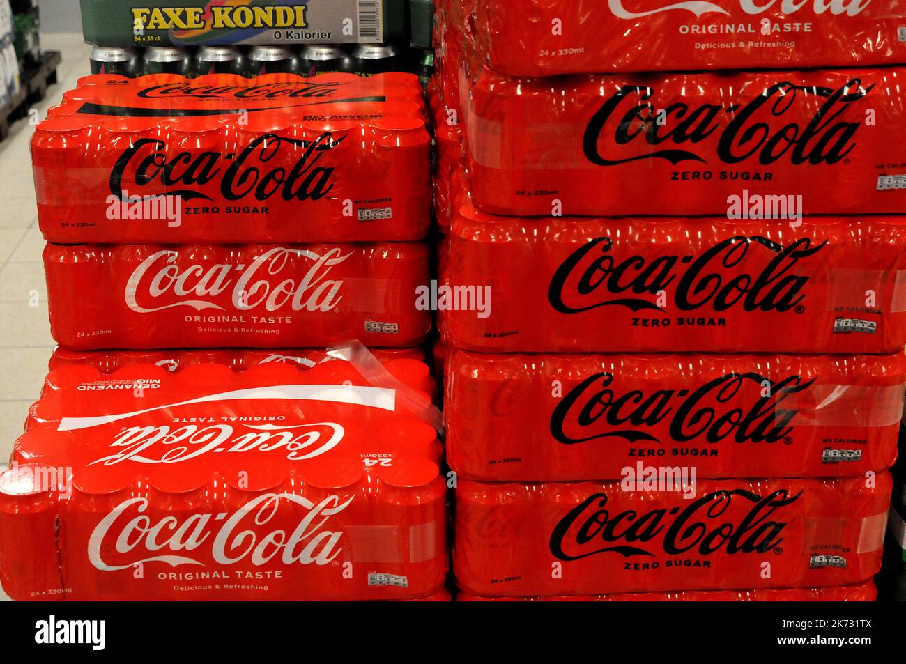 Coco caola hi-res stock photography and images - Alamy