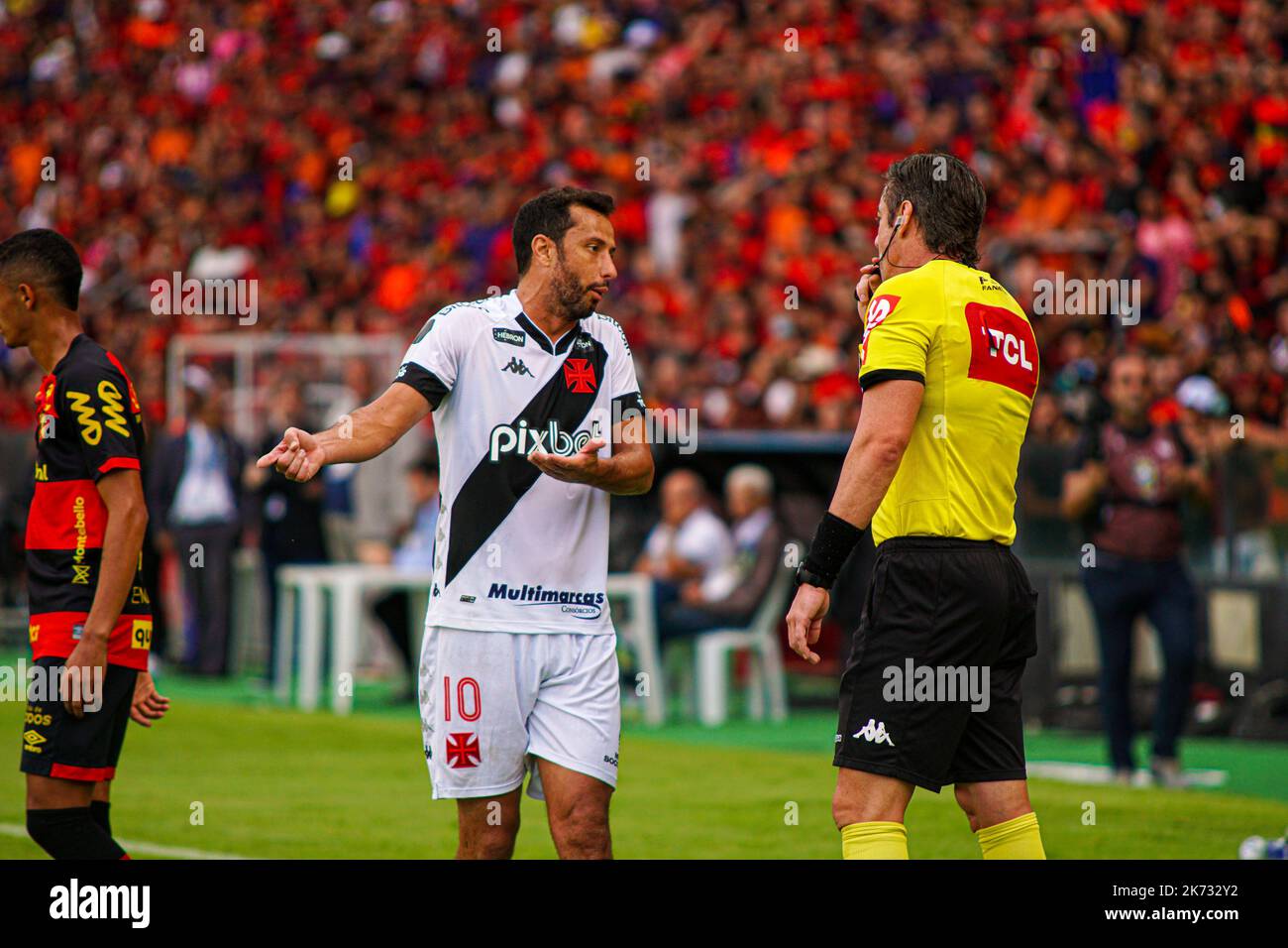 Recife, Brazil. 16th Oct, 2022. In a tumultuous game, Sport draws at ...