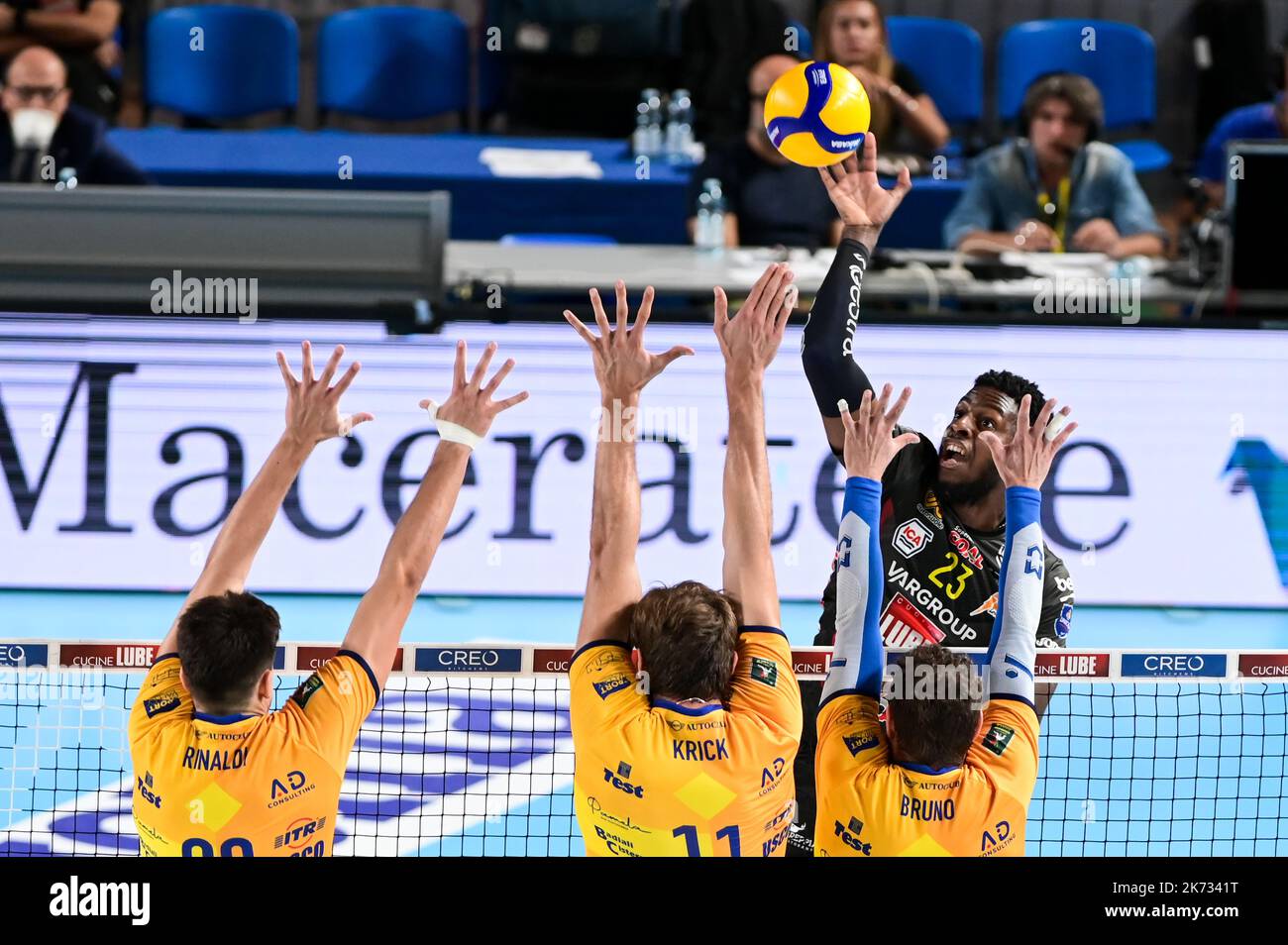 Marlon yant herrera hi-res stock photography and images - Alamy