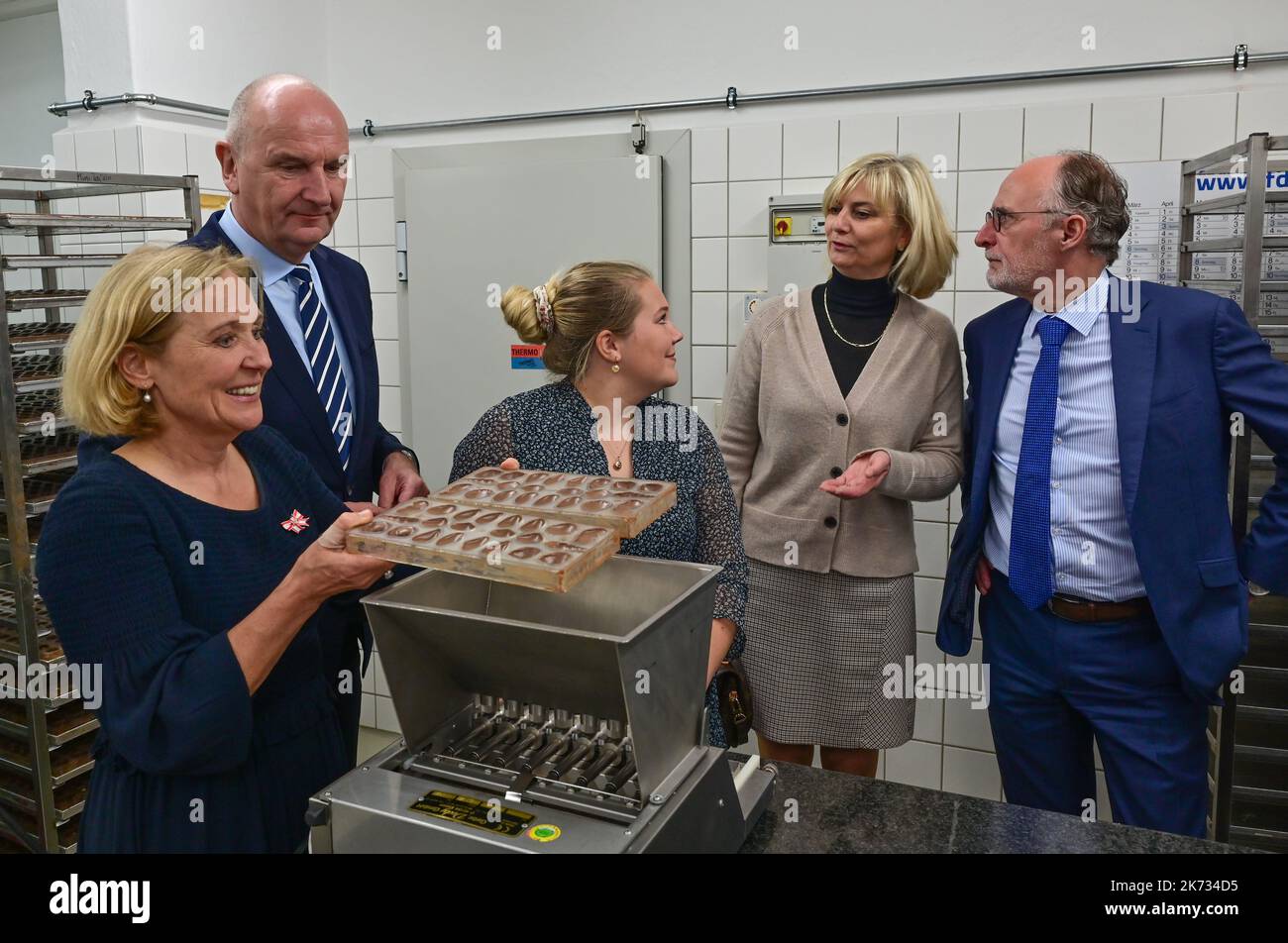 17 October 2022, Brandenburg, Hornow: Goedele Matthyssen (l) and her ...