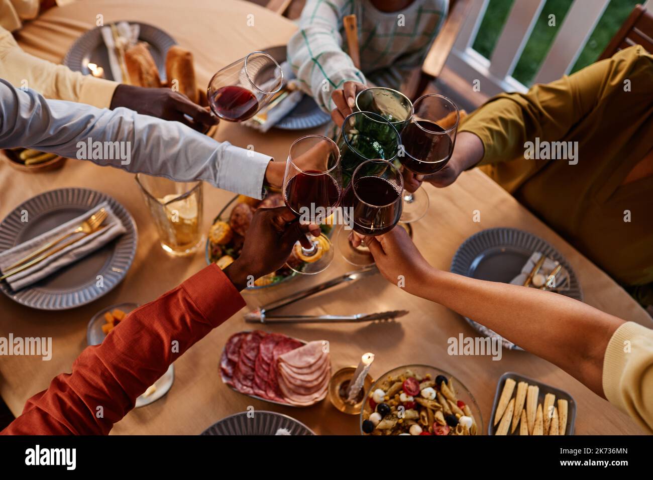 Family party drinks night hi-res stock photography and images - Alamy