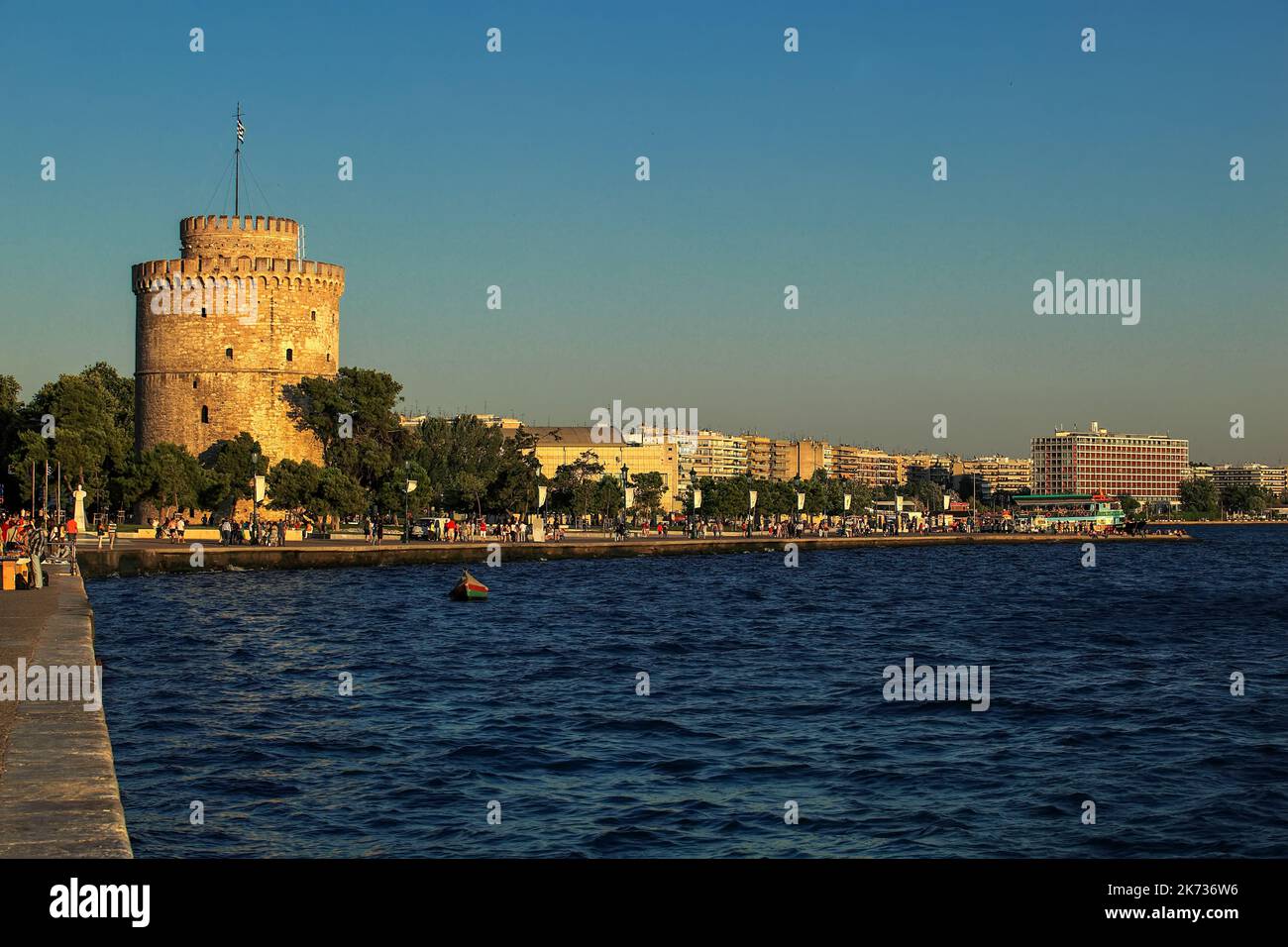 White Tower landmark in Thessaloniki, Greece Stock Photo - Alamy
