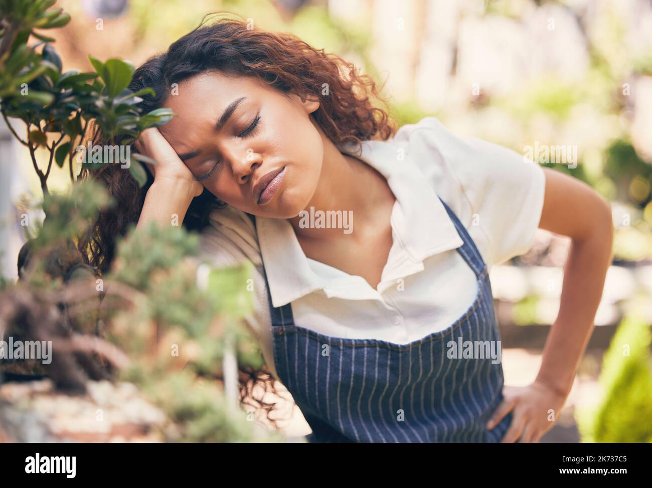 Bored employee retail hi-res stock photography and images - Alamy