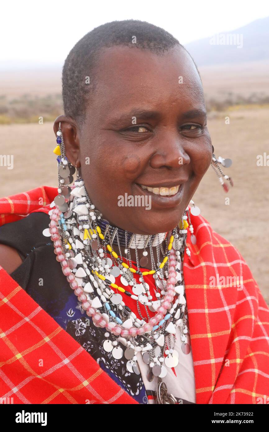 Maasai shuka hi-res stock photography and images - Alamy