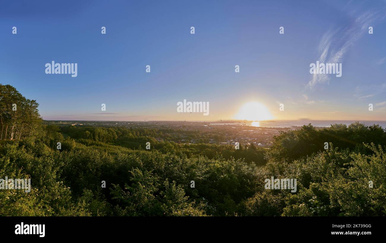 landscape of the sun going down Stock Photo - Alamy