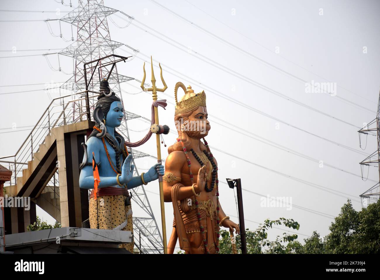 East Delhi, Delhi, India. 17th Oct, 2022. Huge Big Idol of Hindu Gods ...