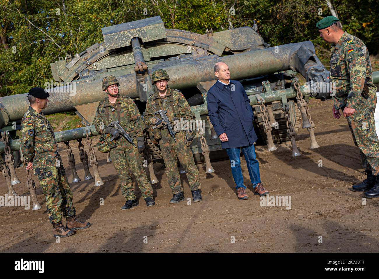 Ostenholz, Germany. 17th Oct, 2022. German Chancellor Olaf Scholz (SPD ...