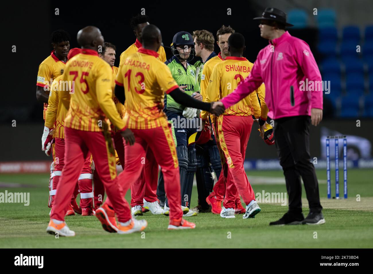 Cricket players shake hands hi-res stock photography and images - Alamy