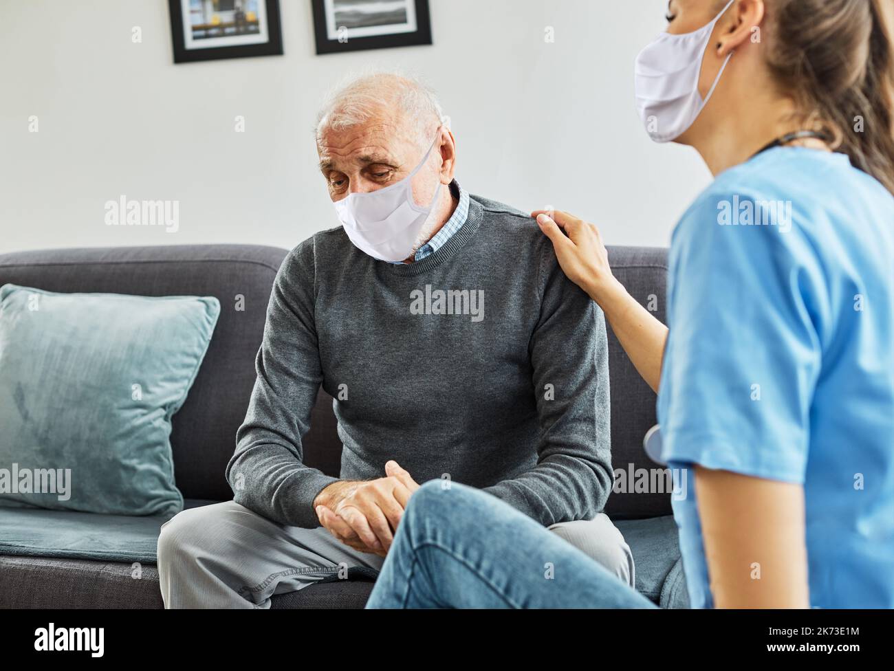 Happy sad mask hi-res stock photography and images - Alamy