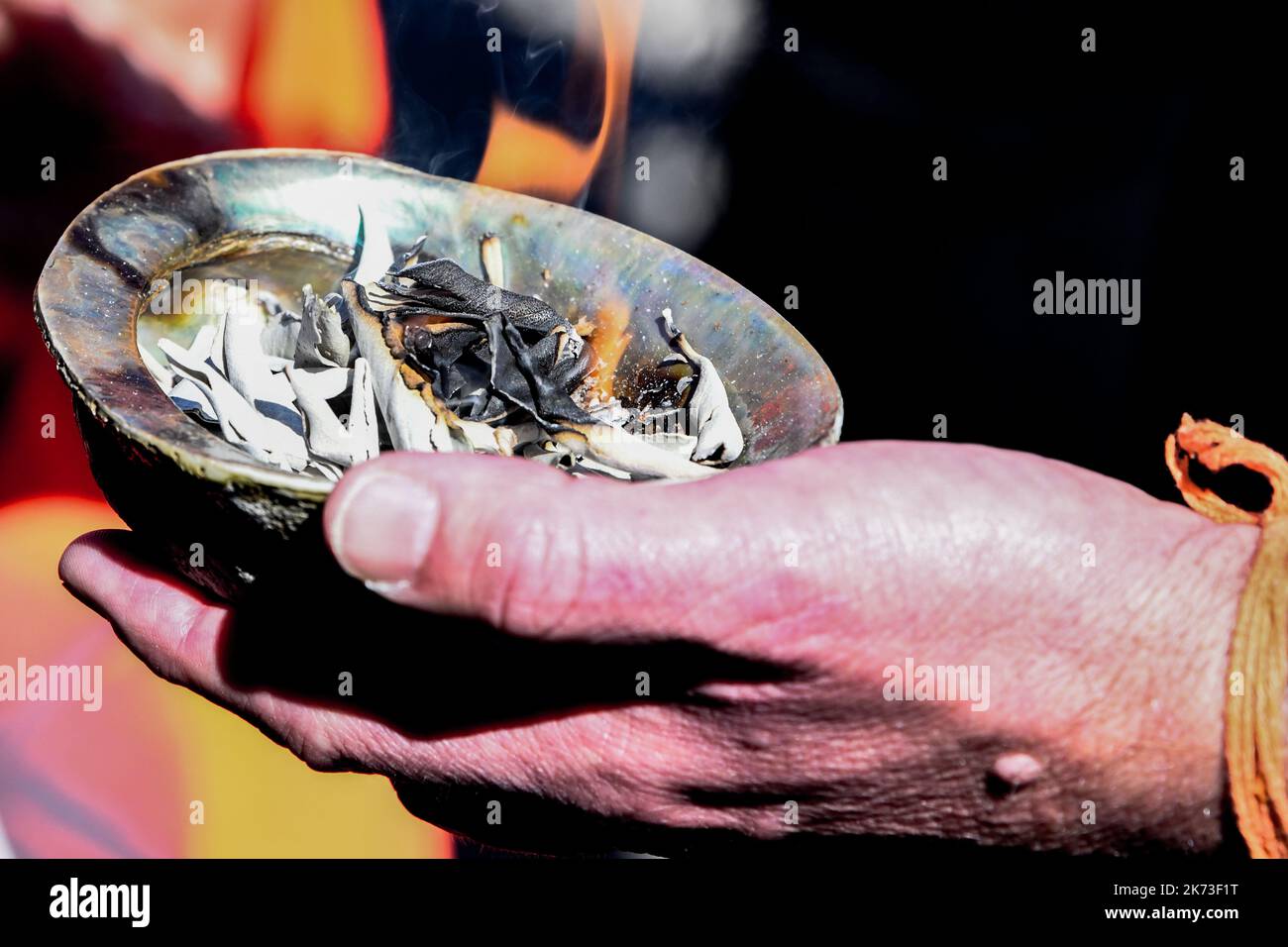 Cleansing indigenous ritual : burning sage Stock Photo - Alamy