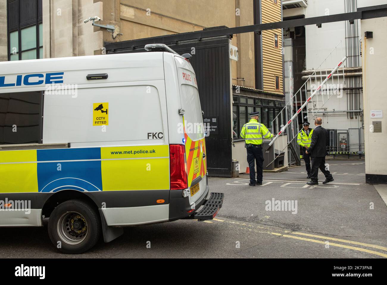 London, UK. 14th October, 2022. A Metropolitan Police vehicle arrives ...