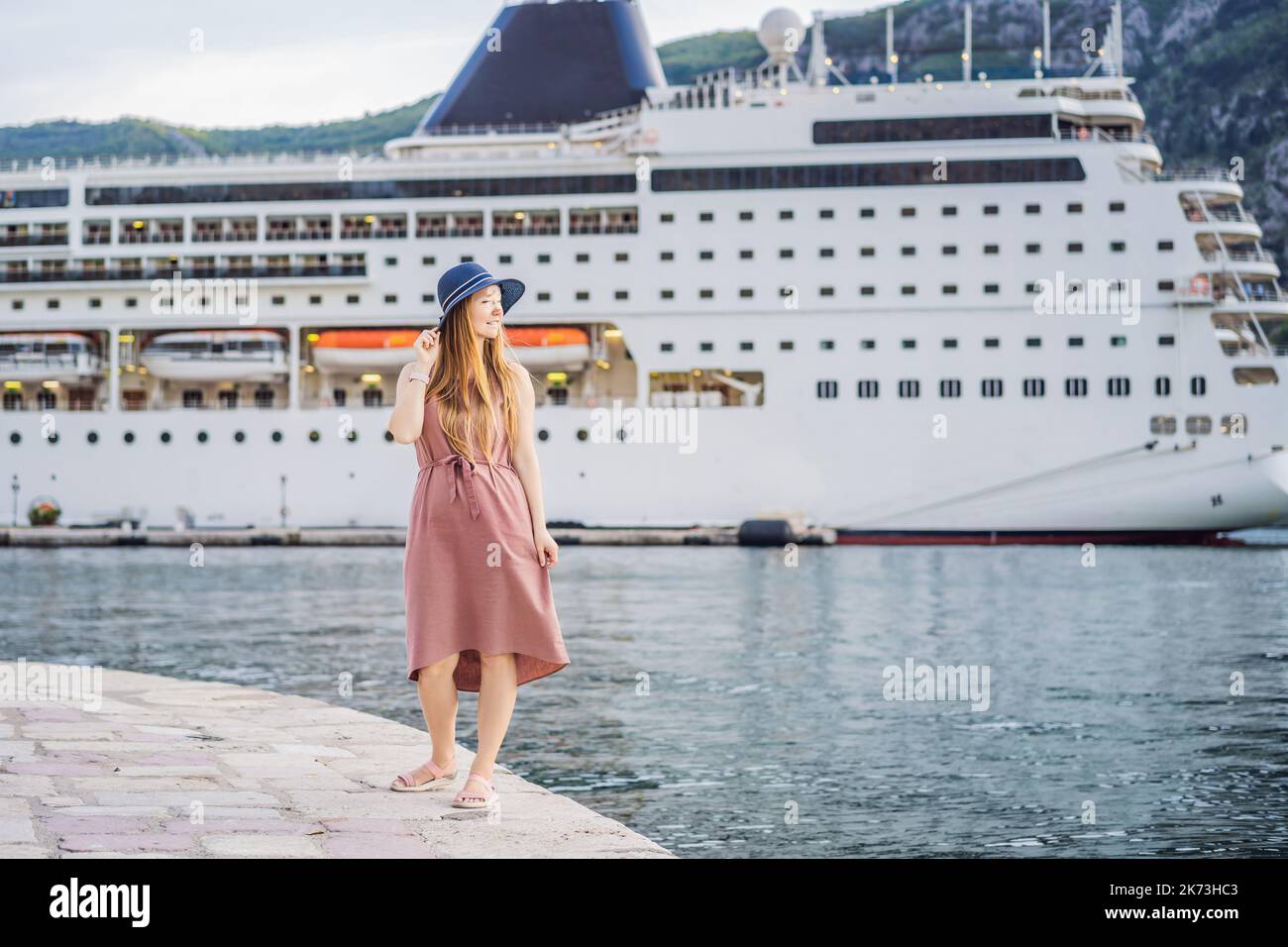 Young woman ready to travel on cruise ship Stock Photo - Alamy