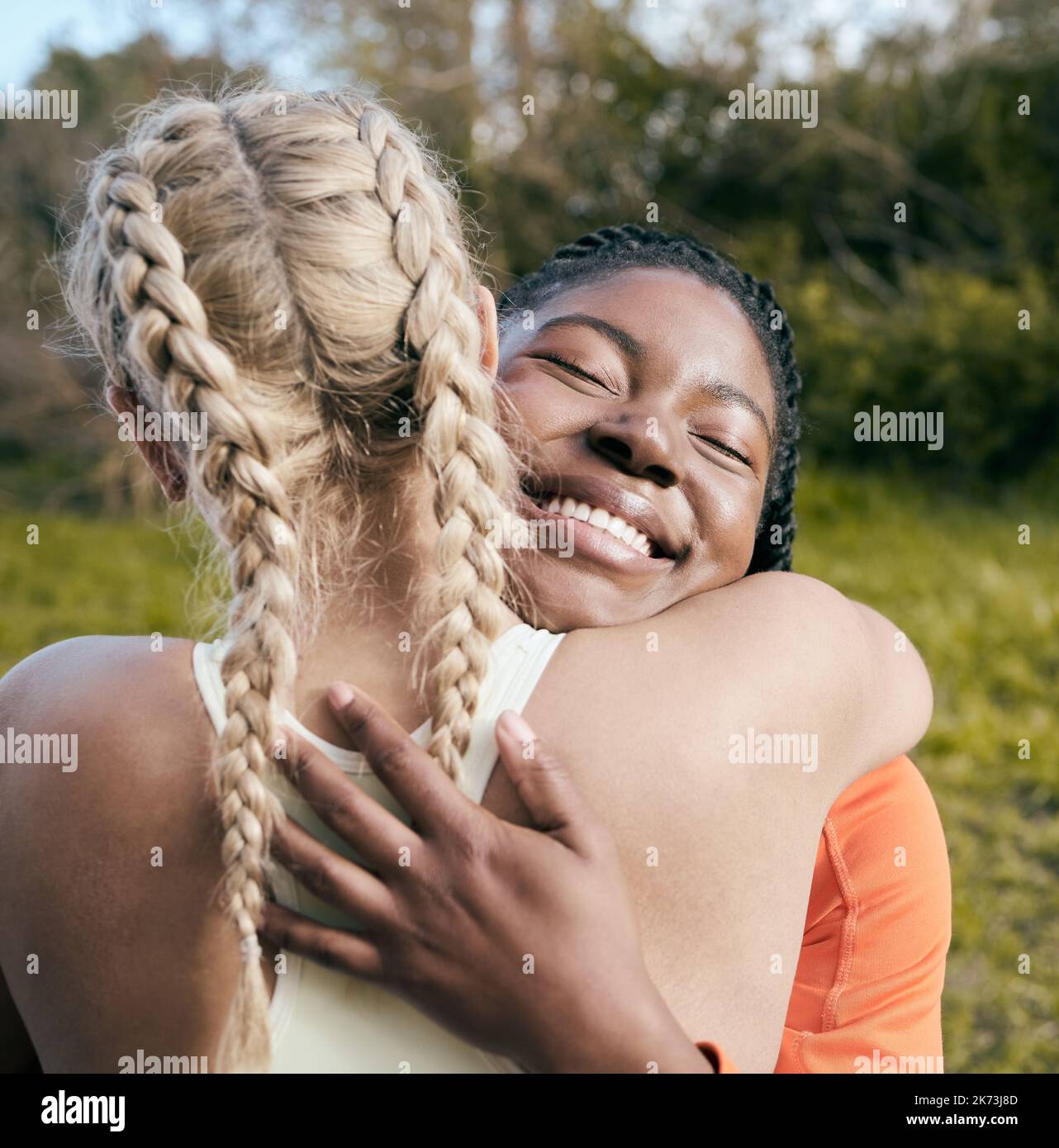 Candid friend hi-res stock photography and images - Alamy