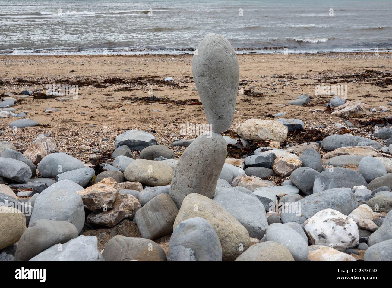 Rock balance stones hi-res stock photography and images - Alamy