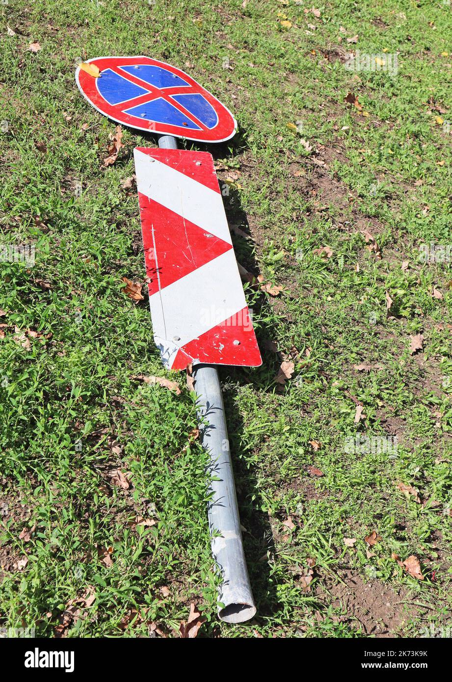 Damaged traffic signs hi-res stock photography and images - Alamy